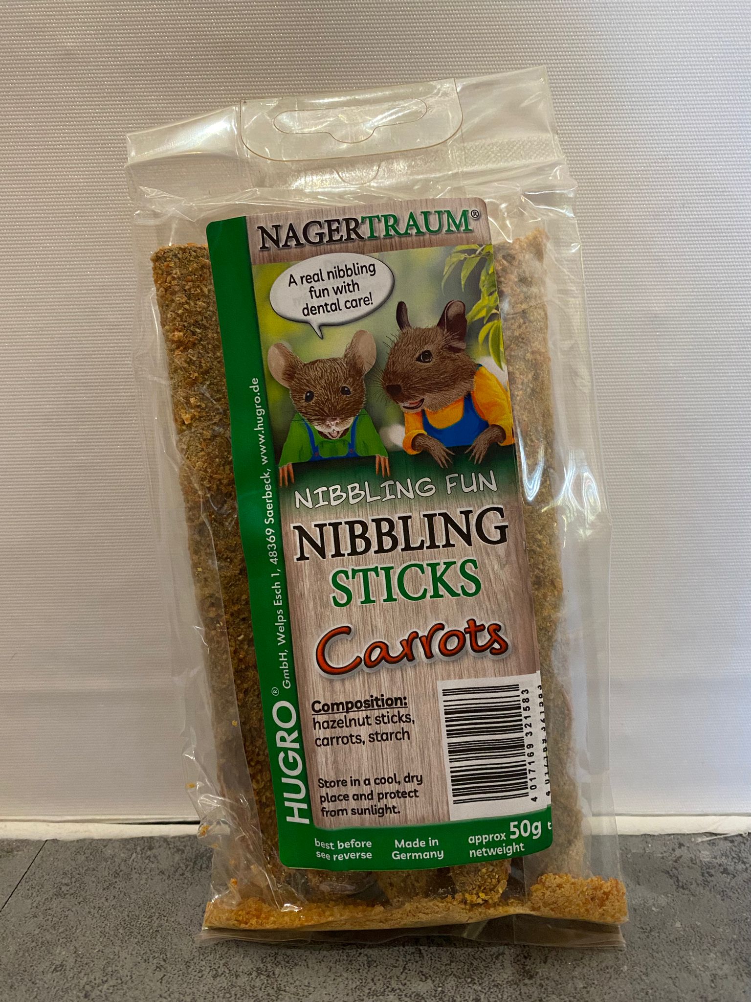 Hugro nibbling sticks with carrots 50g. – Rabbit Headquarters
